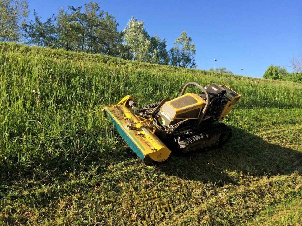 Noleggio Macchinari per la manutenzione del verde - ROBOGREEN EVO